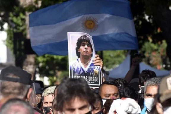 "Maradona y el calentamiento más épico: a 36 años del baile con Live is ...