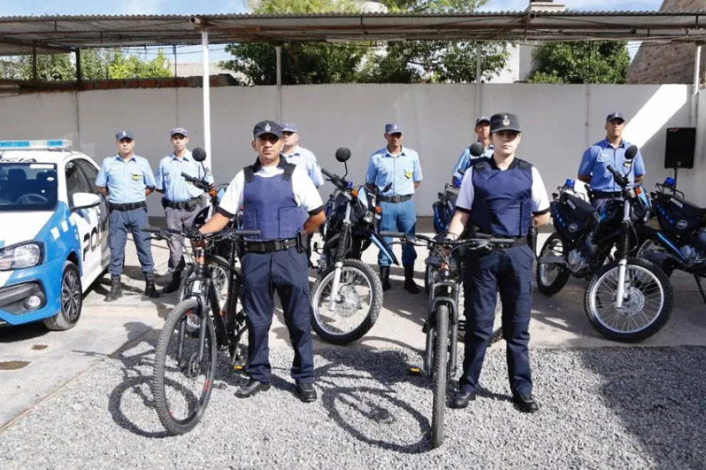 Se inauguraron nuevas instalaciones en la comisaría N° 52 de Centenario ...