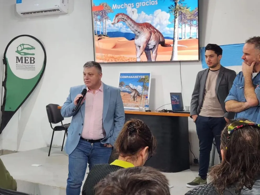 Presentaron a Campananeyen, un dinosaurio herbívoro con los huesos ...