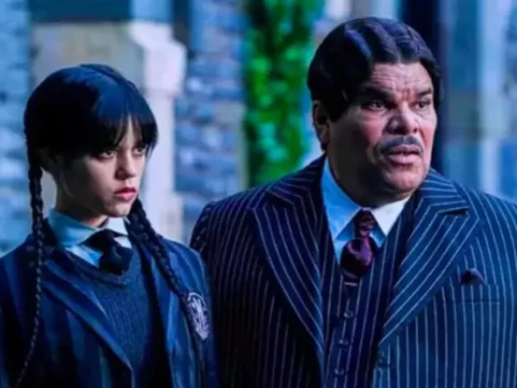 Netflix revela las primeras imágenes de la temporada 2 de Merlina ...