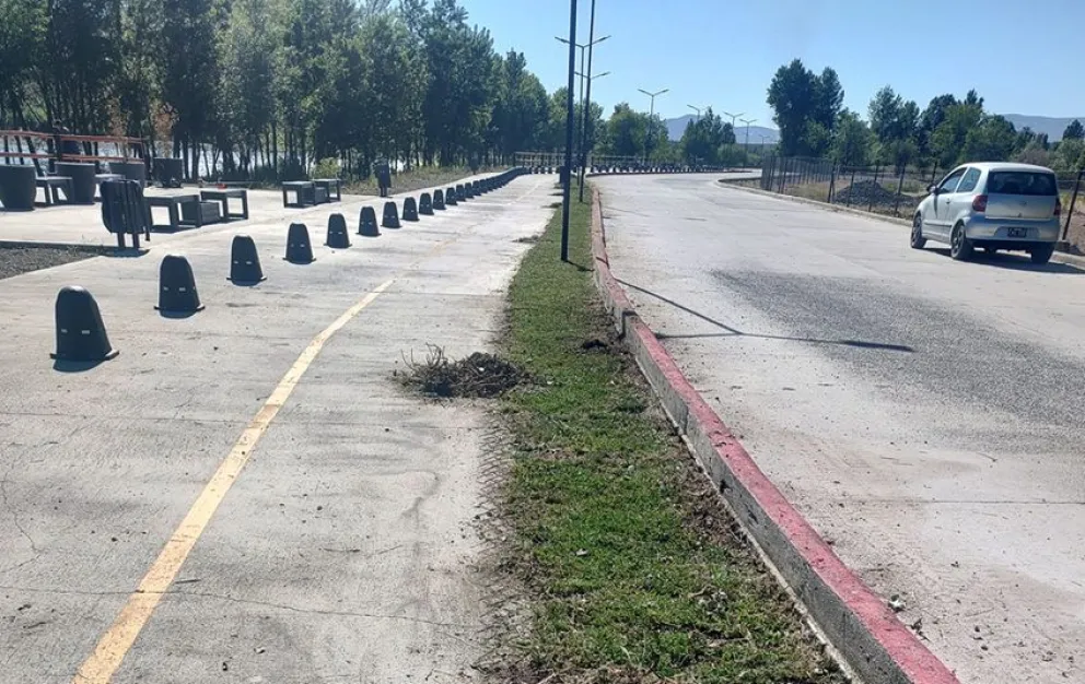 De cara al verano: Realizan limpieza y mantenimiento en la Costanera ...