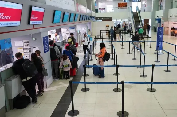 Paro de controladores aéreos pone en jaque los vuelos durante las vacaciones de invierno ...