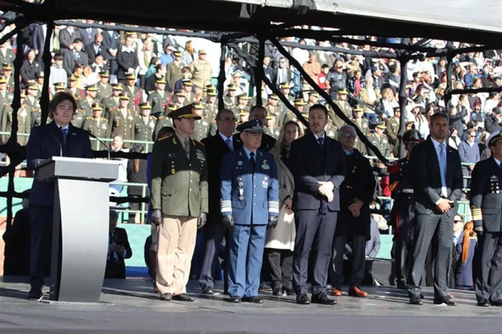 Milei en el Día de la Bandera: "Durante años se desatendió la Defensa ...