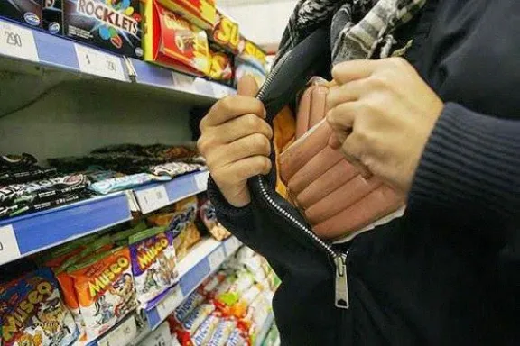 Acusan a empleado de La Anónima de apagar cámaras para robar mercadería ...